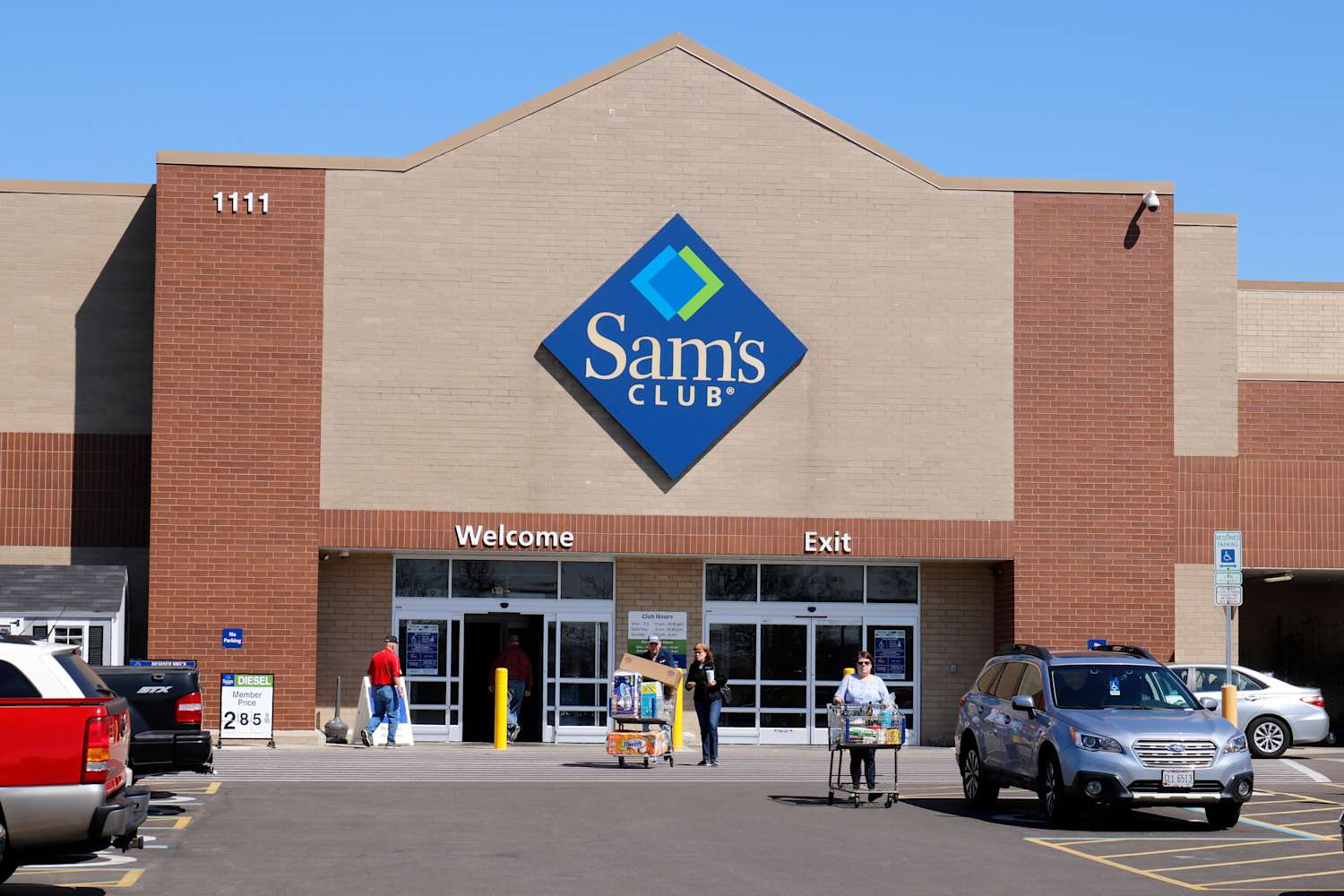 Sam's Club is selling the cutest 8-piece hand towel set for Valentine's Day