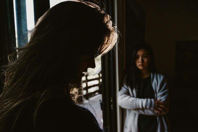 9 Little Things People Do When They Secretly Feel Insecure
