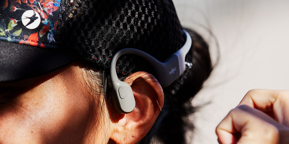 It Seemed Like Every NYC Marathon Runner Was Wearing Shokz. As a Fan, I ...