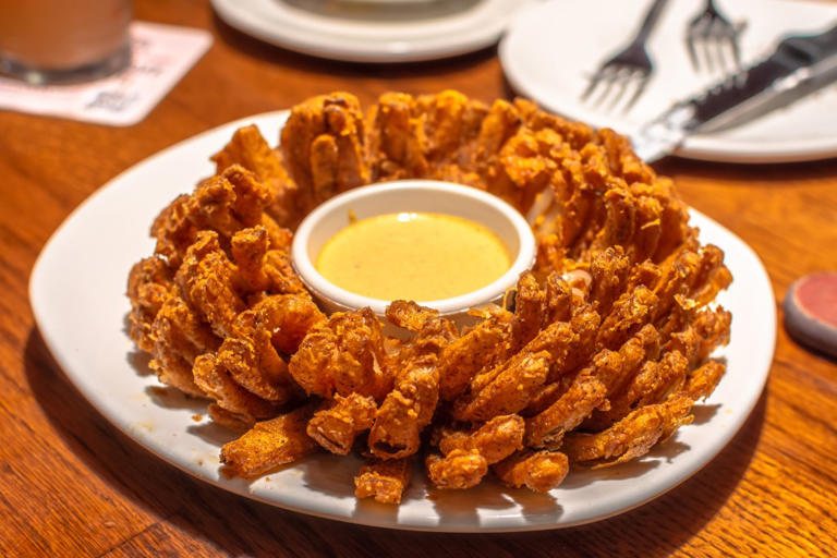 Outback Steakhouse owner abruptly shutters 21 restaurants in sweeping ...