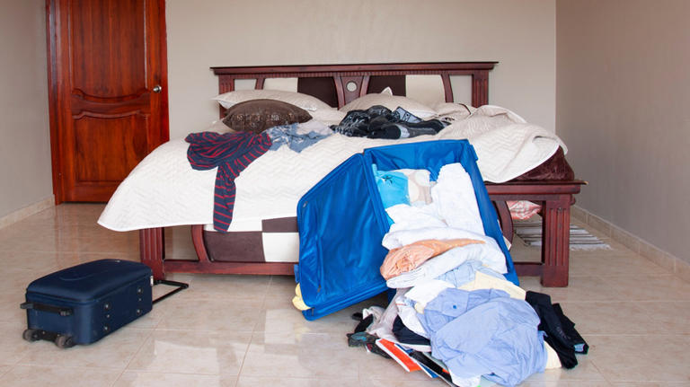 This Simple Bit Of Clothing Etiquette Goes A Long Way With Hotel Staff