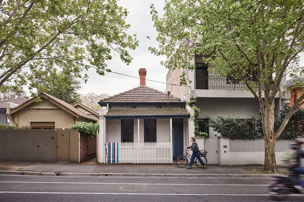 You’d Never Guess This Quiet-Looking Australian Home Has a Soaring ...