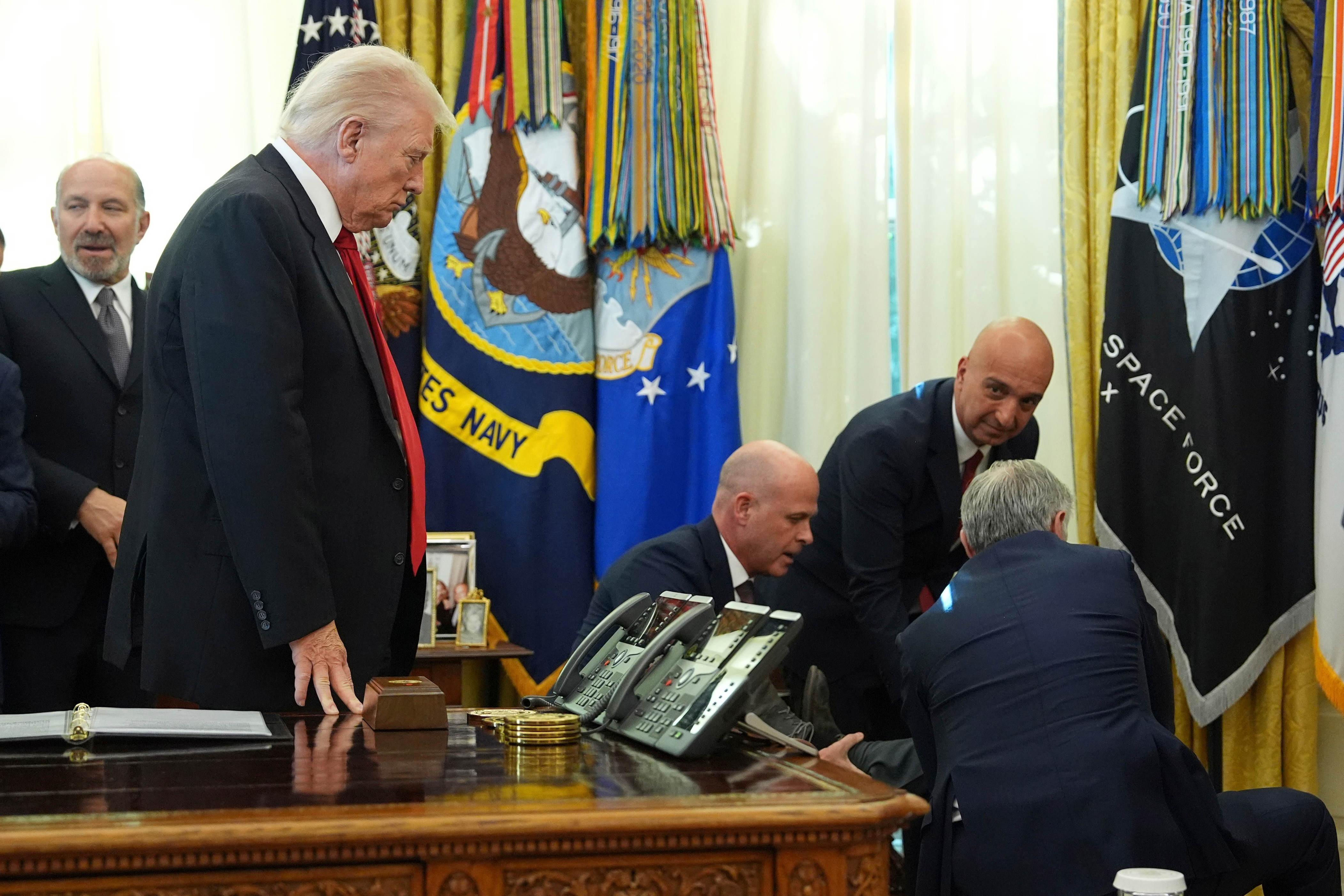 Man collapses behind Trump in Oval Office
