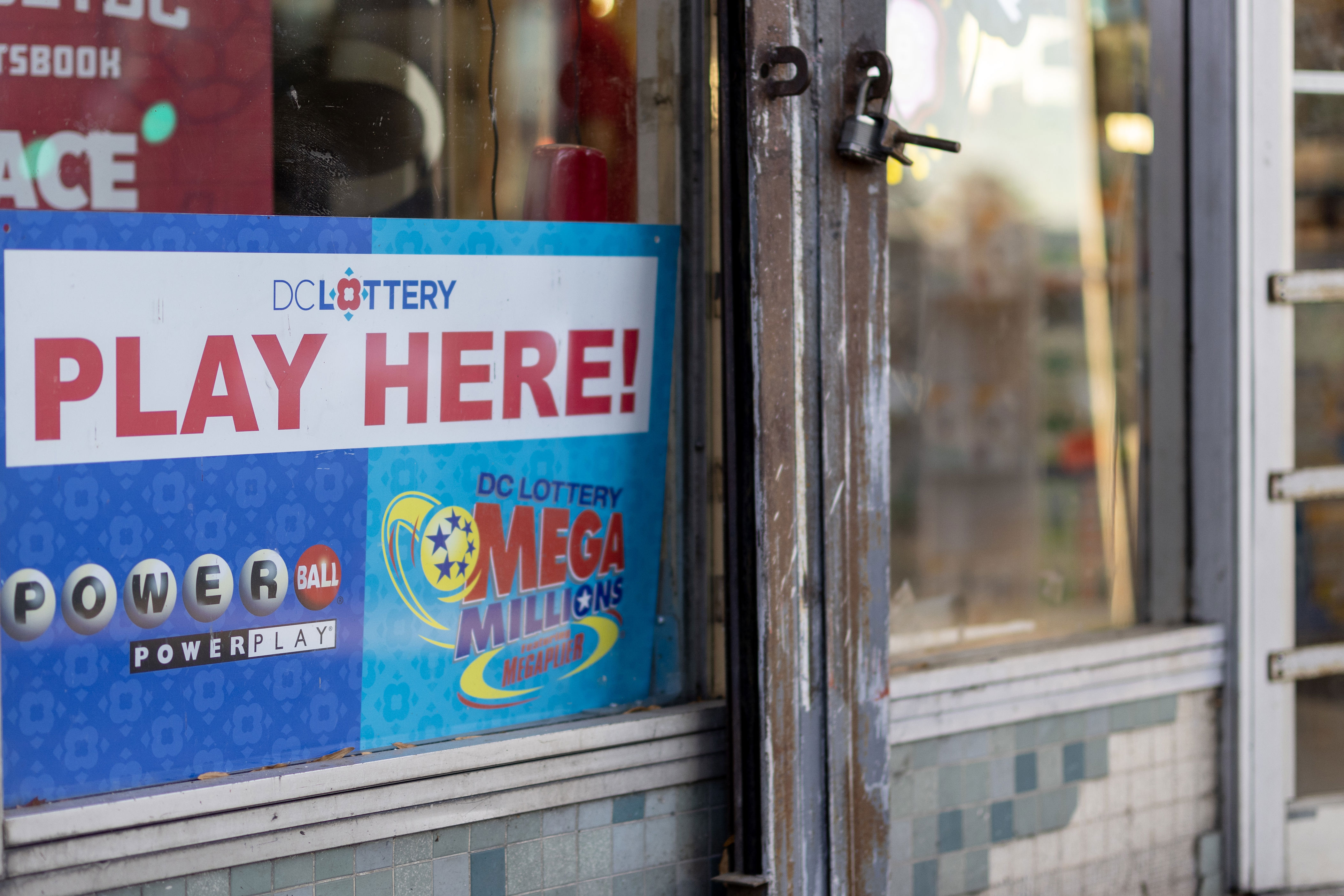 Powerball jackpot rises to $438 million after no tickets match all six ...