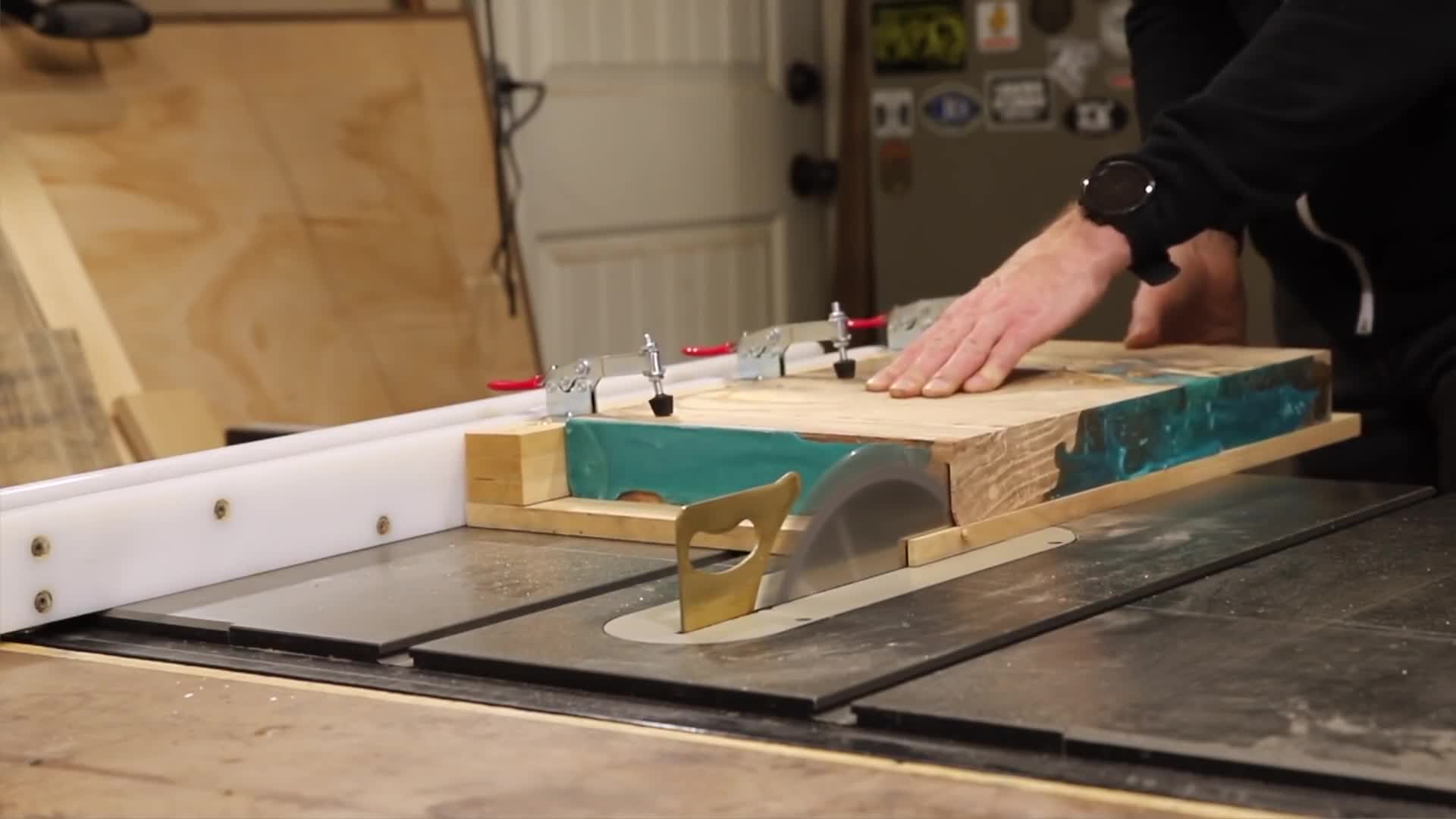 Trash wood to treasure - DIY epoxy cutting board / serving board