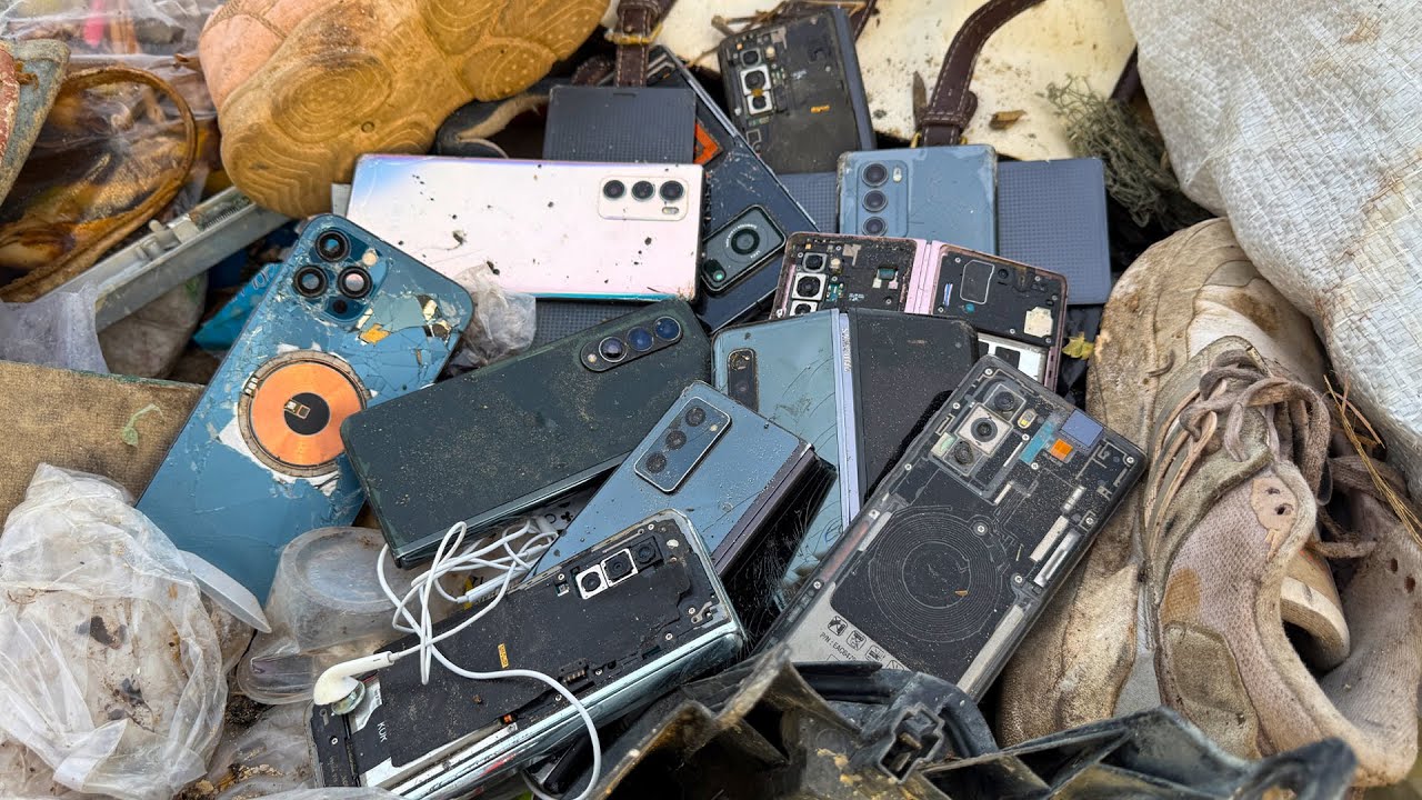 😱 Good day. 😍 Found many Samsung Z Fold & LG Wing in bag