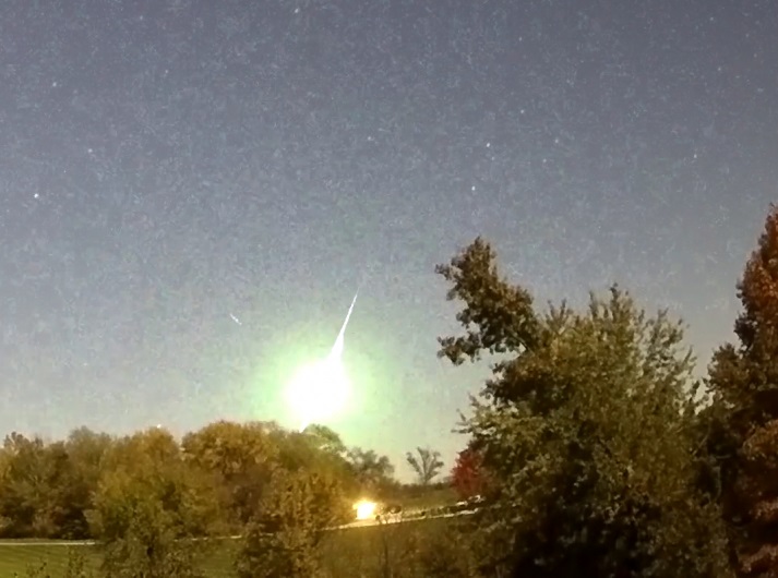 Springfield resident captures dazzling fireball meteor streaking across sky