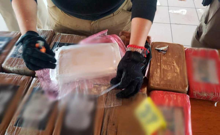 Hallan 40 bultos de cocaína en costas de Michoacán; aseguran alrededor ...