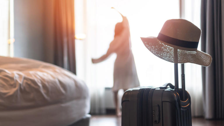 This Simple Bit Of Clothing Etiquette Goes A Long Way With Hotel Staff