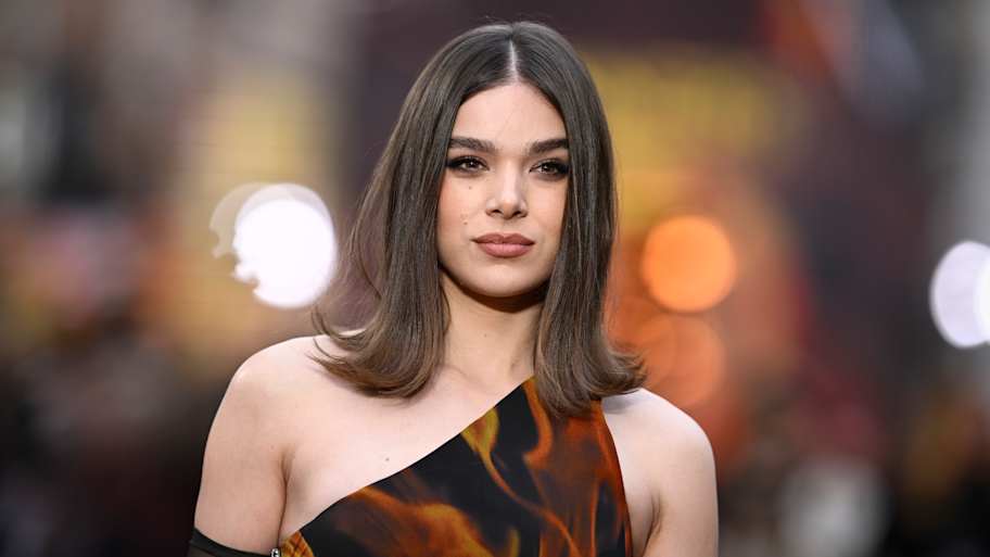 Hailee Steinfeld Opens Up About Finding Her Person 5 Months After ...