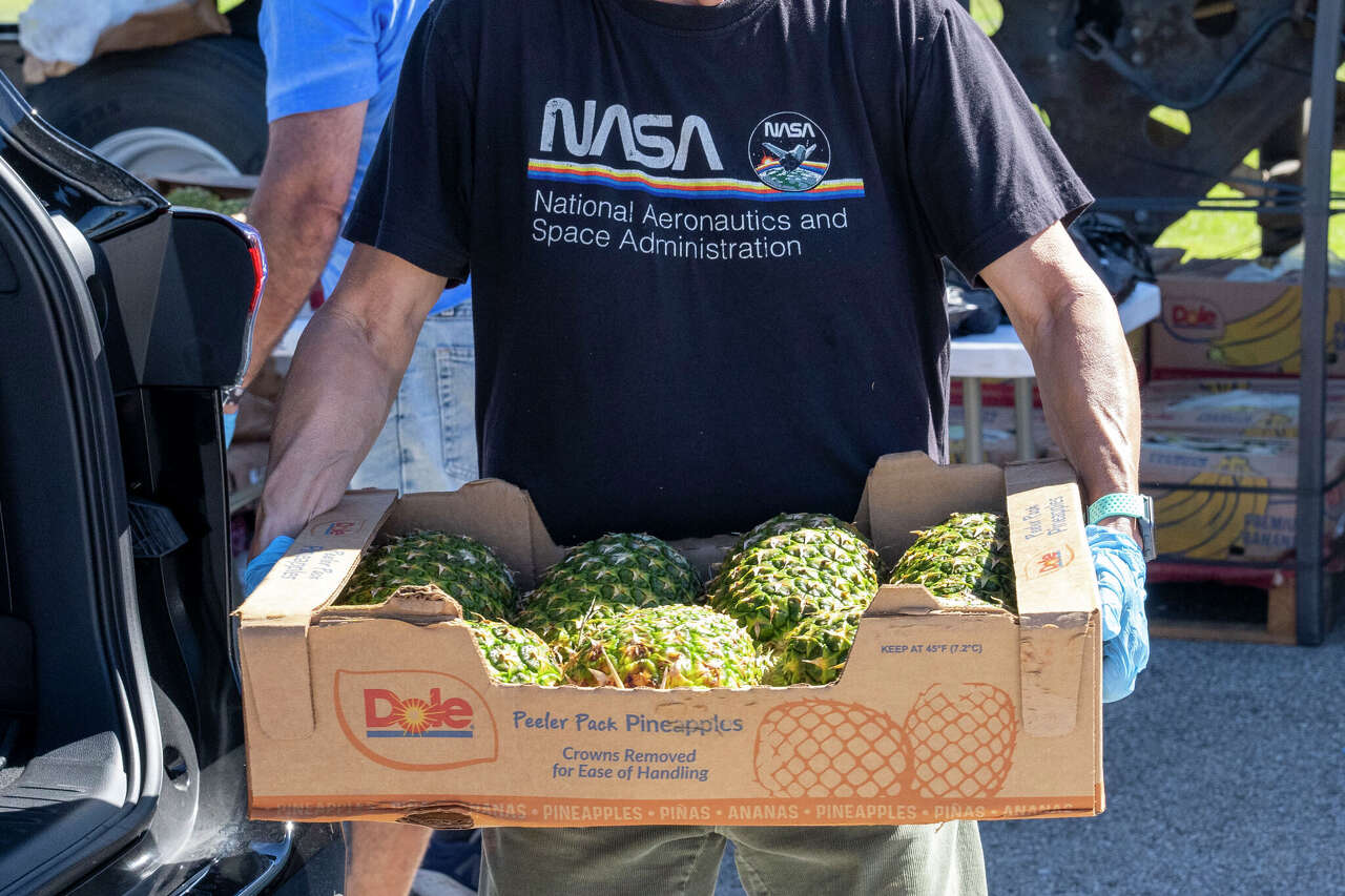 Food bank helps NASA employees amid government shutdown