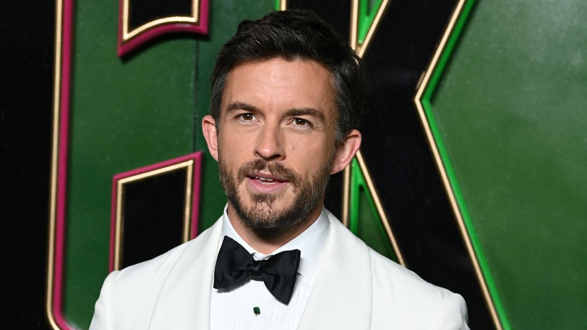 Jonathan Bailey est "l'homme le plus sexy du monde", mais est-il en ...