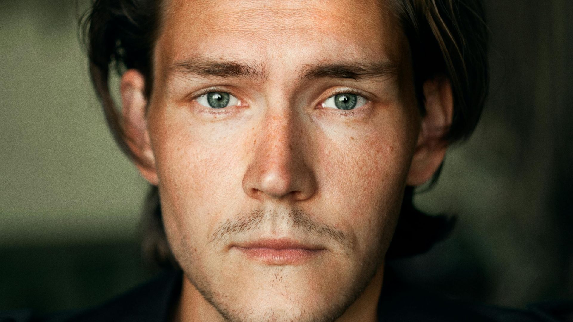 20 Things Irresistible Men Do Without Thinking