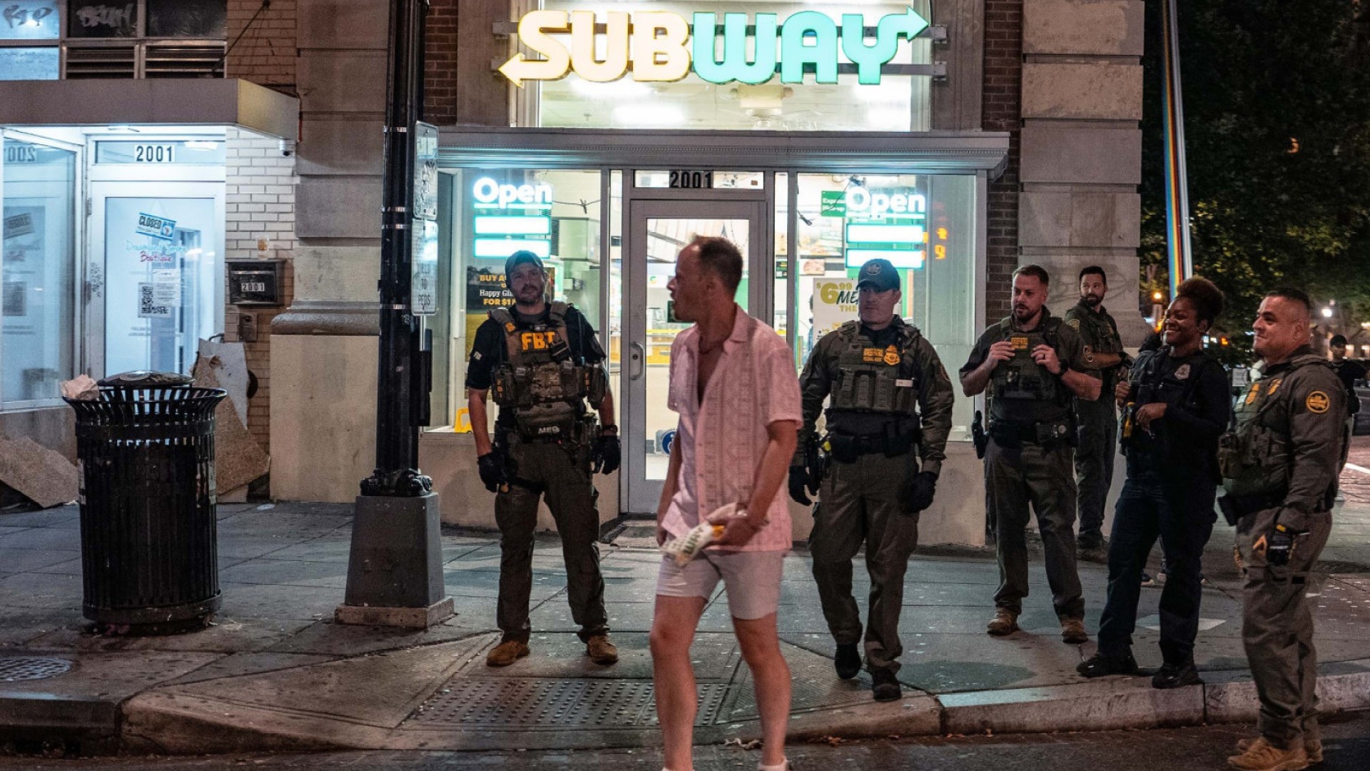 Man accused of throwing sandwich at federal officer in D.C. found not ...