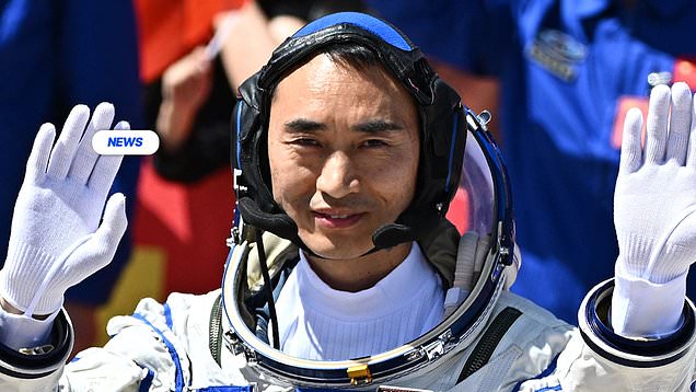 Debris Strike Delays Return of Three Astronauts Aboard China's Tiangong ...