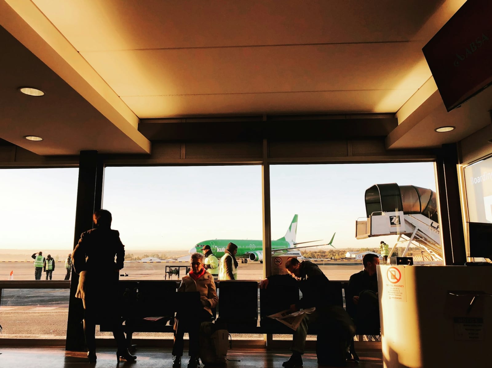 Millions of US Travellers Could Be Grounded Friday — FAA to Cut Flights ...