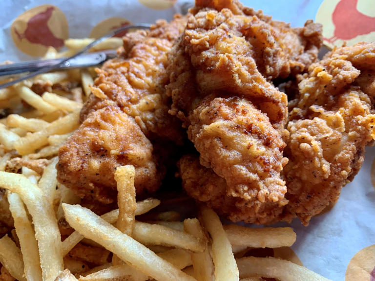 Veterans Day 2025 deals, free meals near me today. Freebies at Texas ...