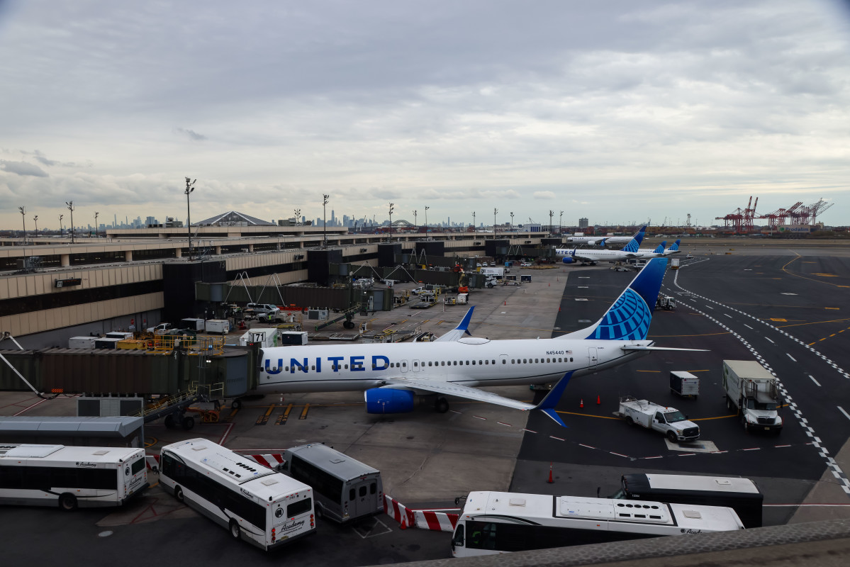United Airlines Reveals Flight Cuts Due to New FAA Mandates