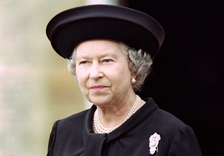 A comparison of the funerals of Princess Diana and Queen Elizabeth