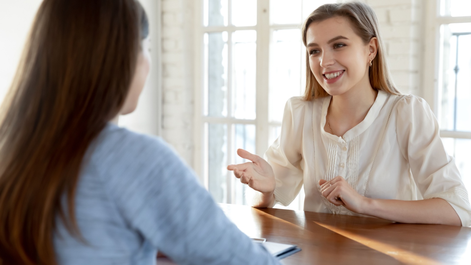 10 traits common in people who don't enjoy small talk