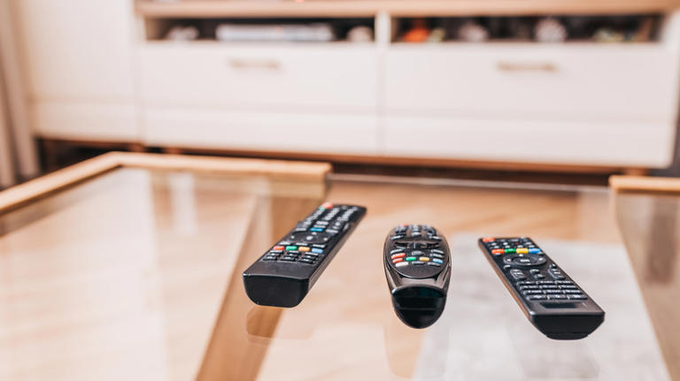 Instantly Declutter Your Living Room By Removing These Items From The ...