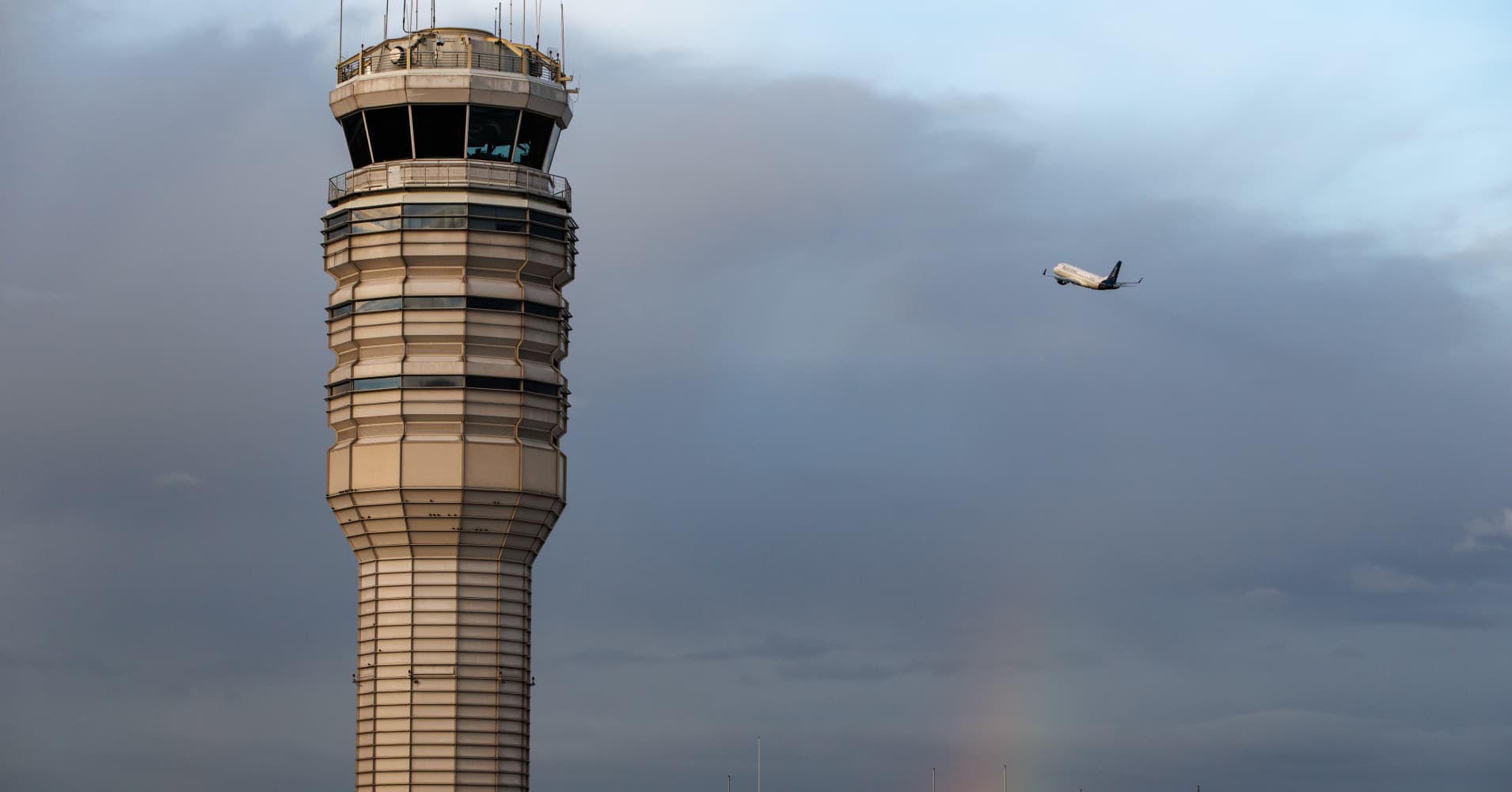 FAA announces flight reductions at 40 airports. Here's where cuts are ...