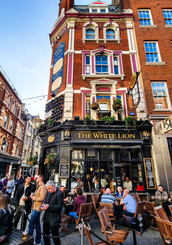 16 Iconic Pubs To Visit In London (+ Our Bucket List)