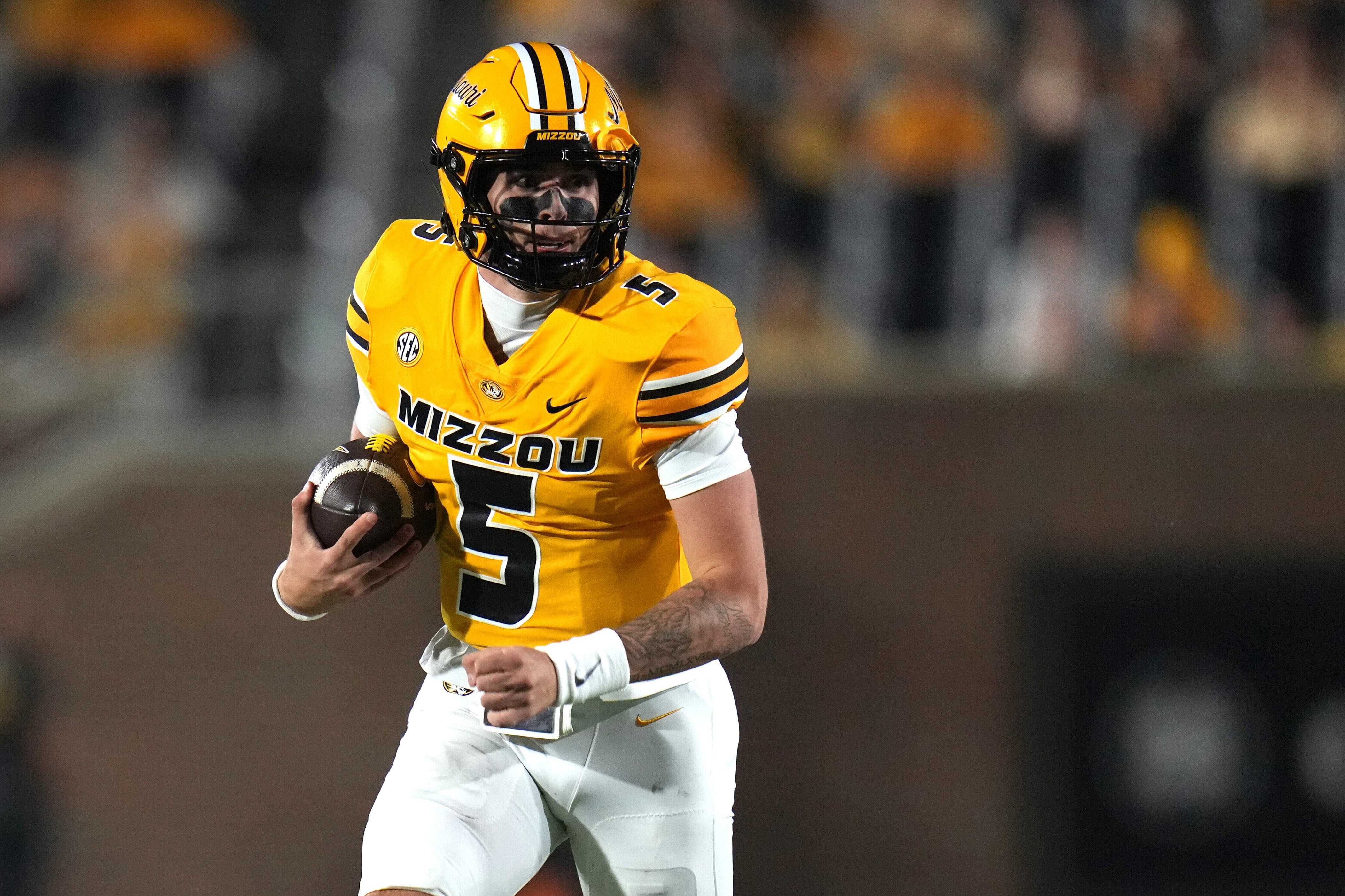 SEC WEEKLY: Missouri turns to freshman QB in ranked showdown in Columbia