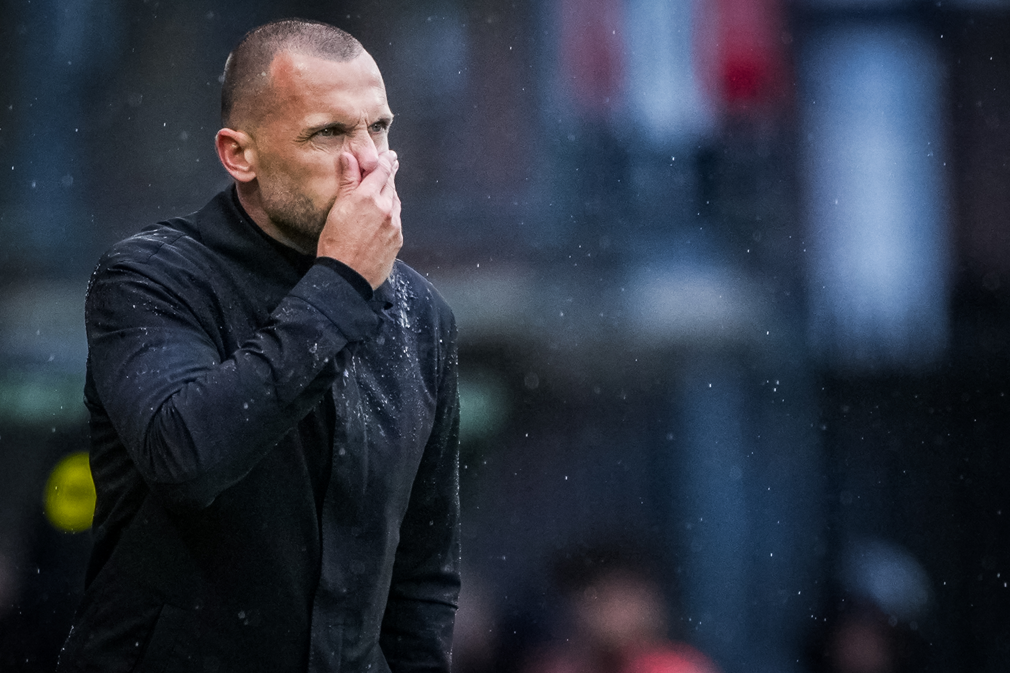 Van der Gijp is kiezelhard voor één man bij Ajax: 'Lachwekkend, bakt er ...