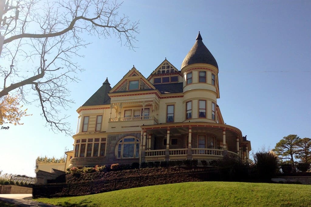 Discover the most charming small towns in Arkansas