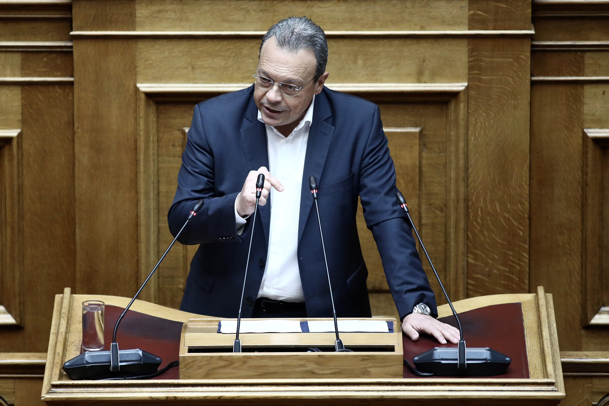 Ο Σωκράτης Φάμελλος στο στούντιο του Realfm 97,8 σε μια εφ’ όλης της ...
