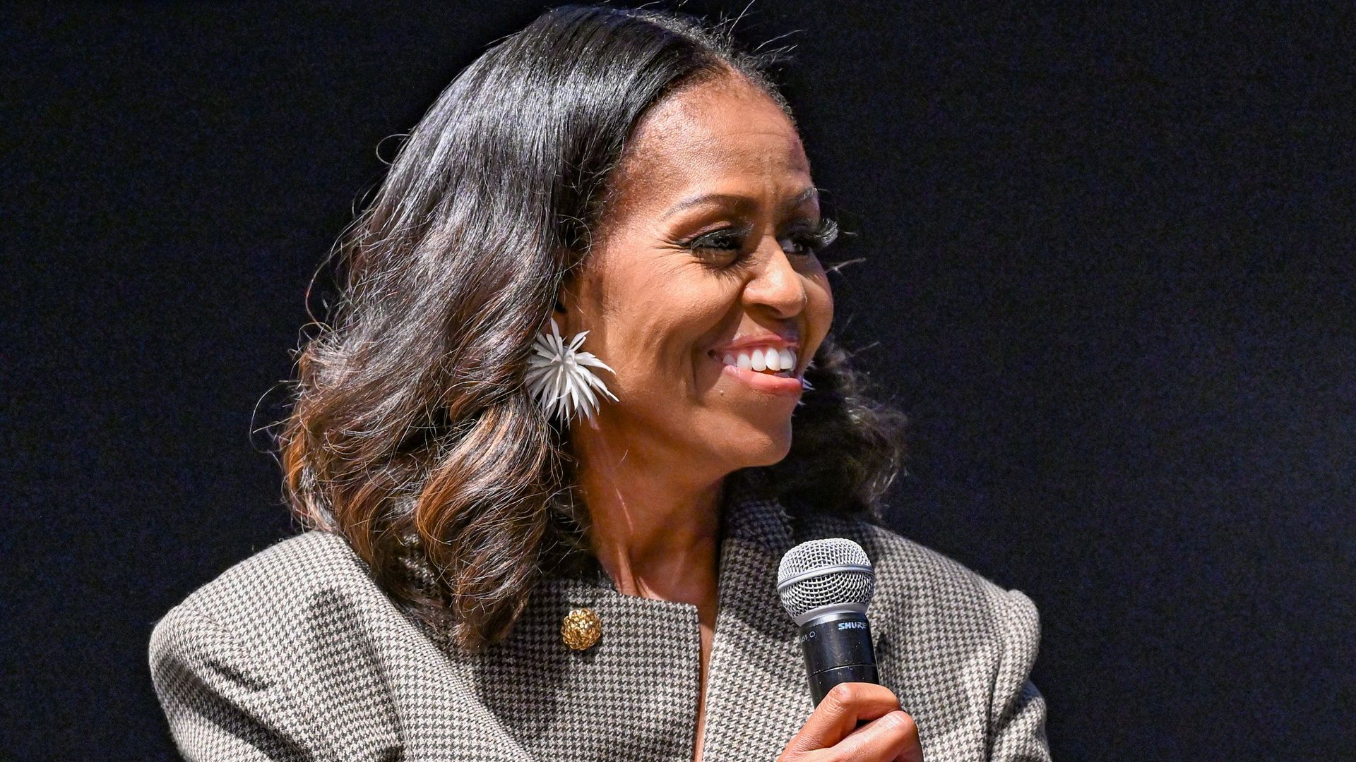 Michelle Obama demuestra el poder de la moda con un traje Chanel