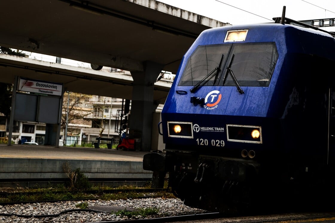 Τρένο προς Λάρισα μπήκε σε λάθος γραμμή: Η Hellenic Train «δείχνει» ΟΣΕ