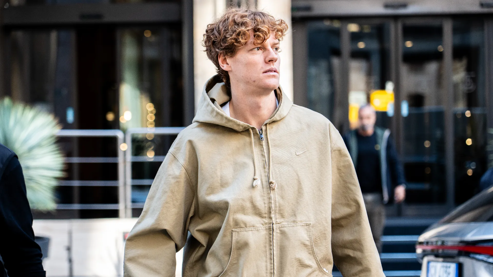 Jannik Sinner non si fa distrarre da Laila Hasanovic