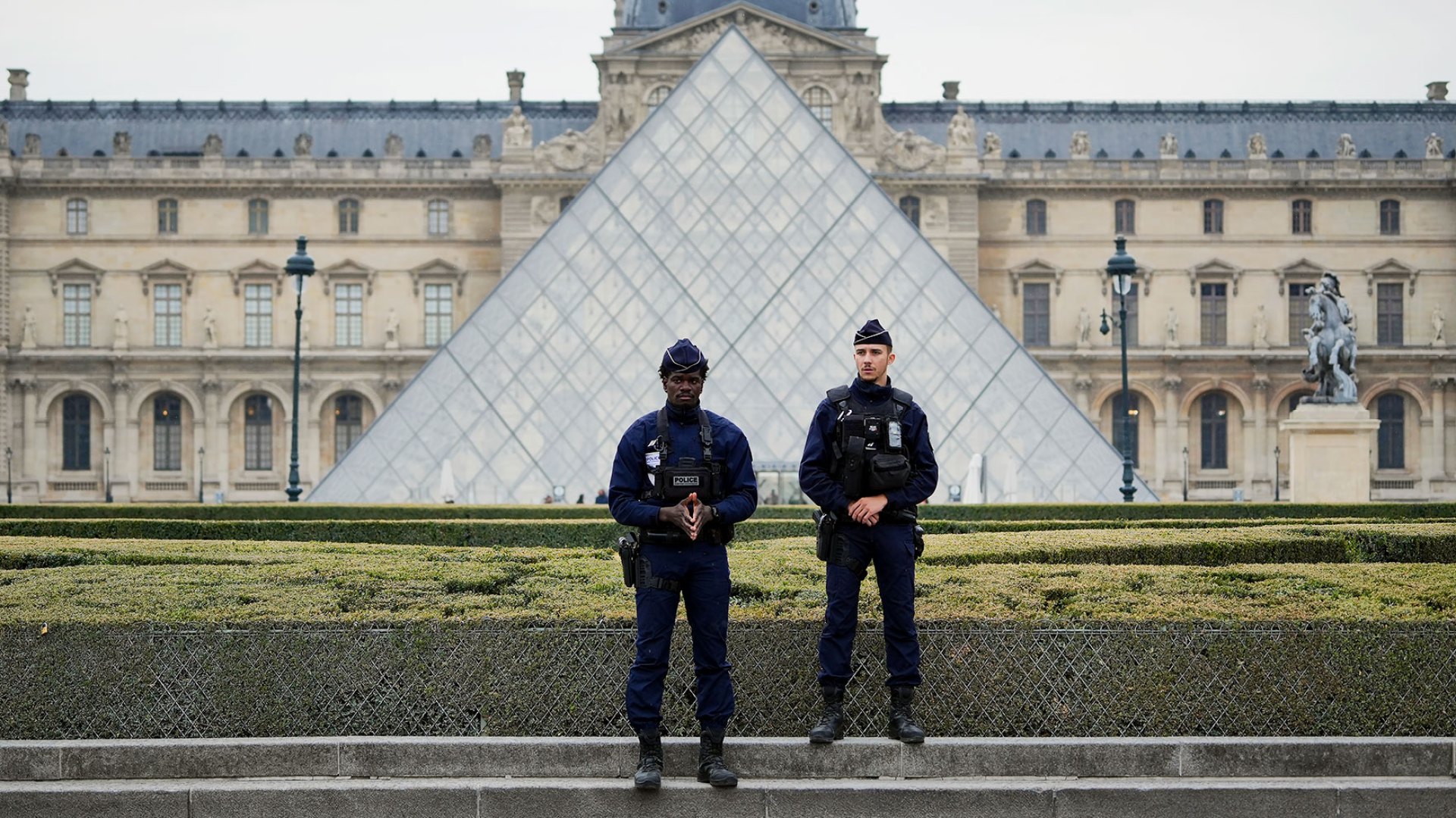 Mugshots of 'Hot' Louvre Robbers Go Viral, But They're Not Real: Pics ...