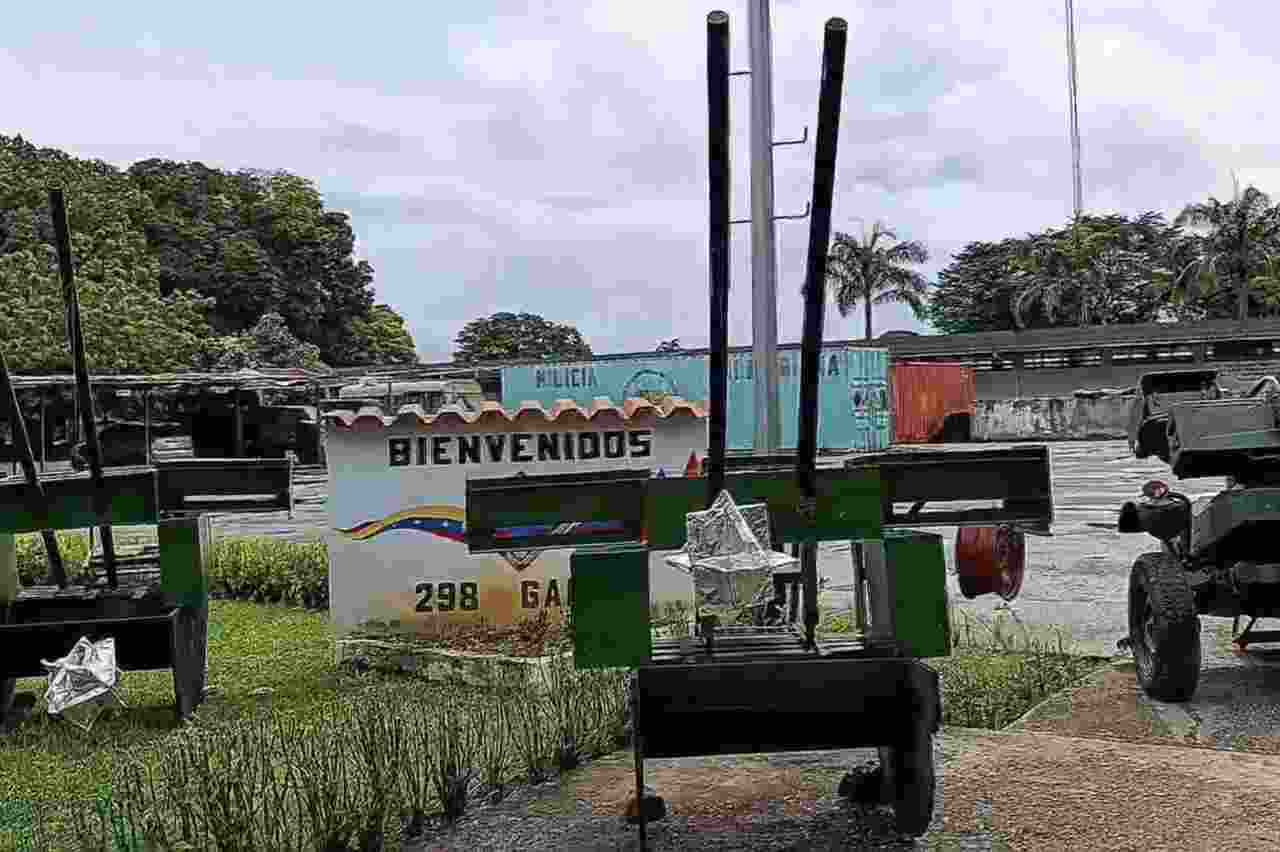 Venezuela creates life-size replicas of military weapons to deceive U.S ...