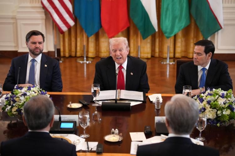 Donald Trump se dit « ouvert » à lever les sanctions américaines contre ...