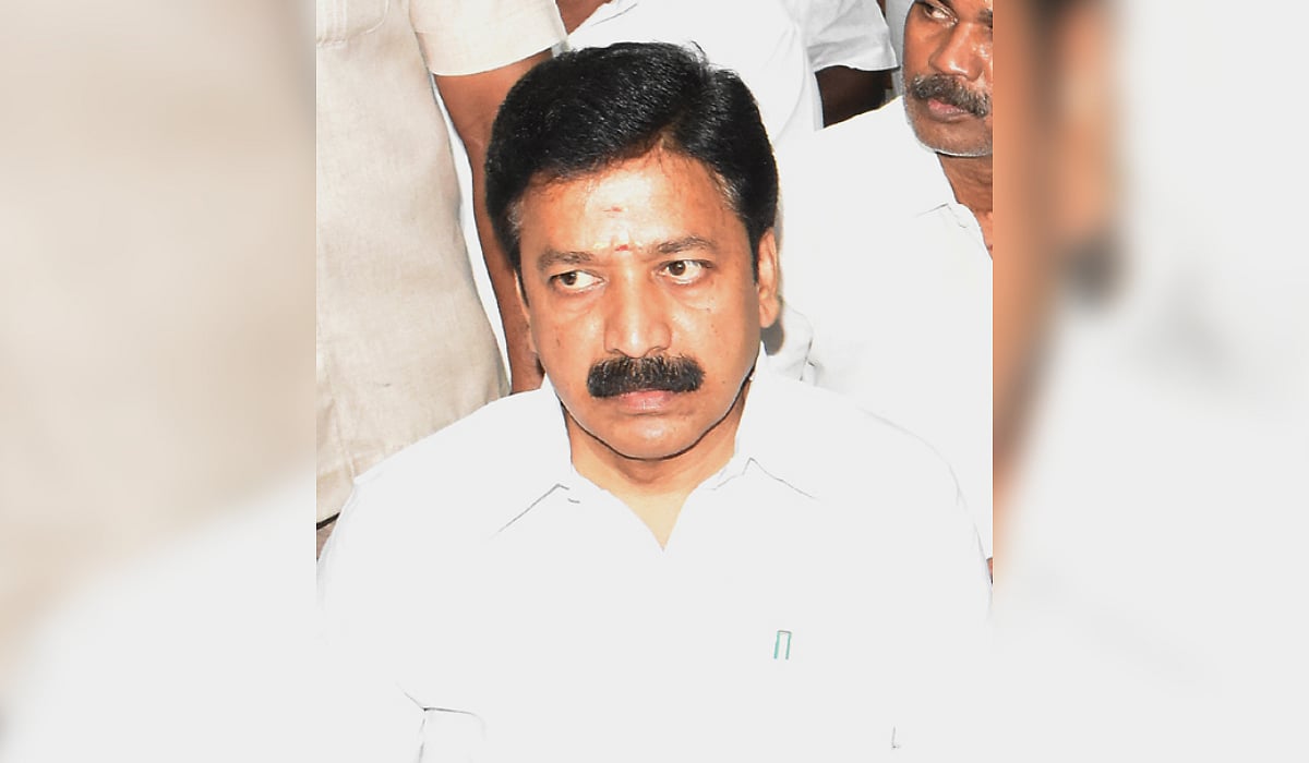 Cops told to file status report on ex-min’s plaint