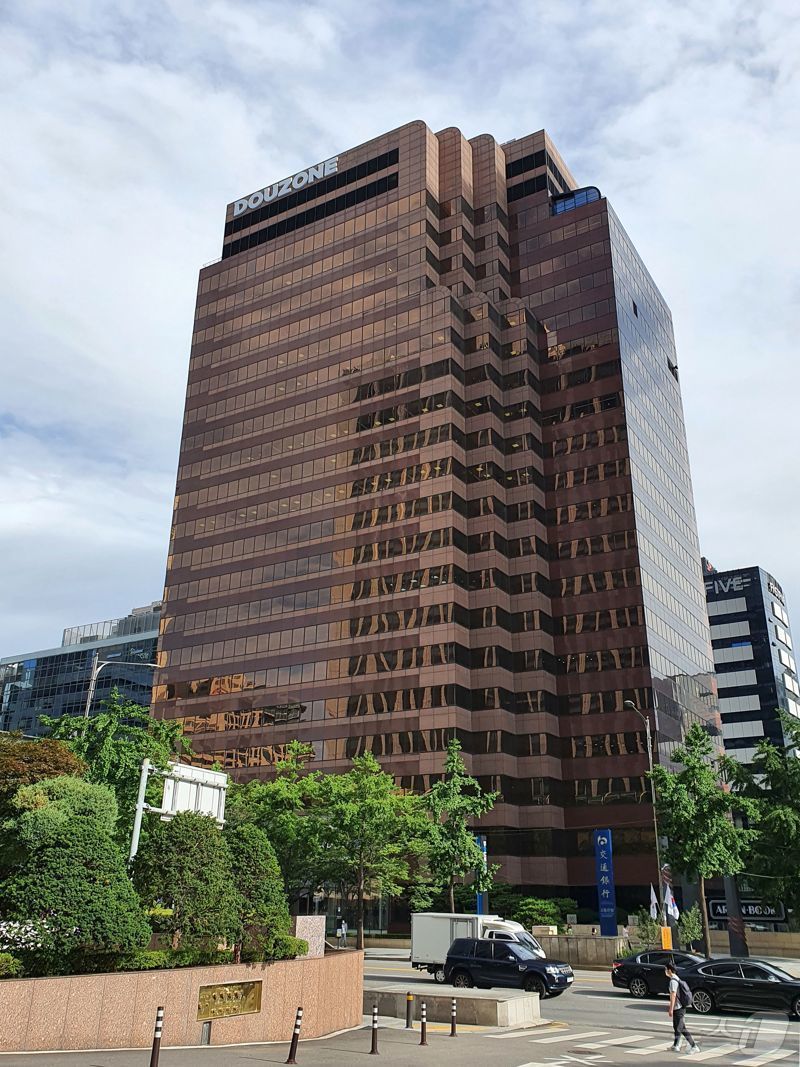 EQT파트너스, 더존비즈온 1조 3000억원에 인수