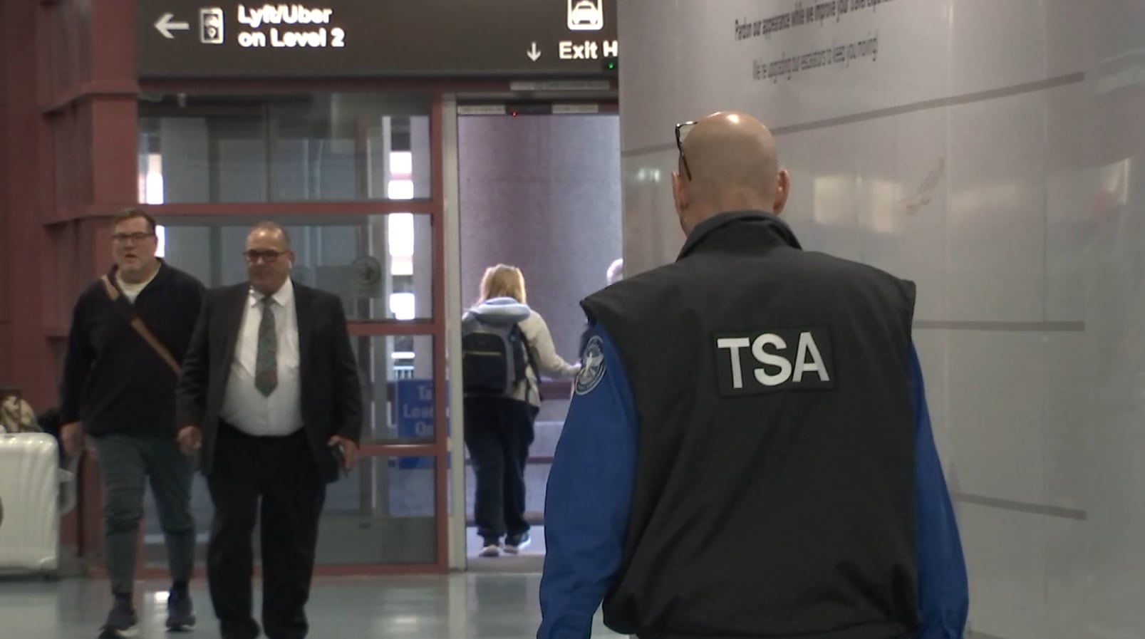 TSA workers at Harry Reid Airport continue working without pay during ...