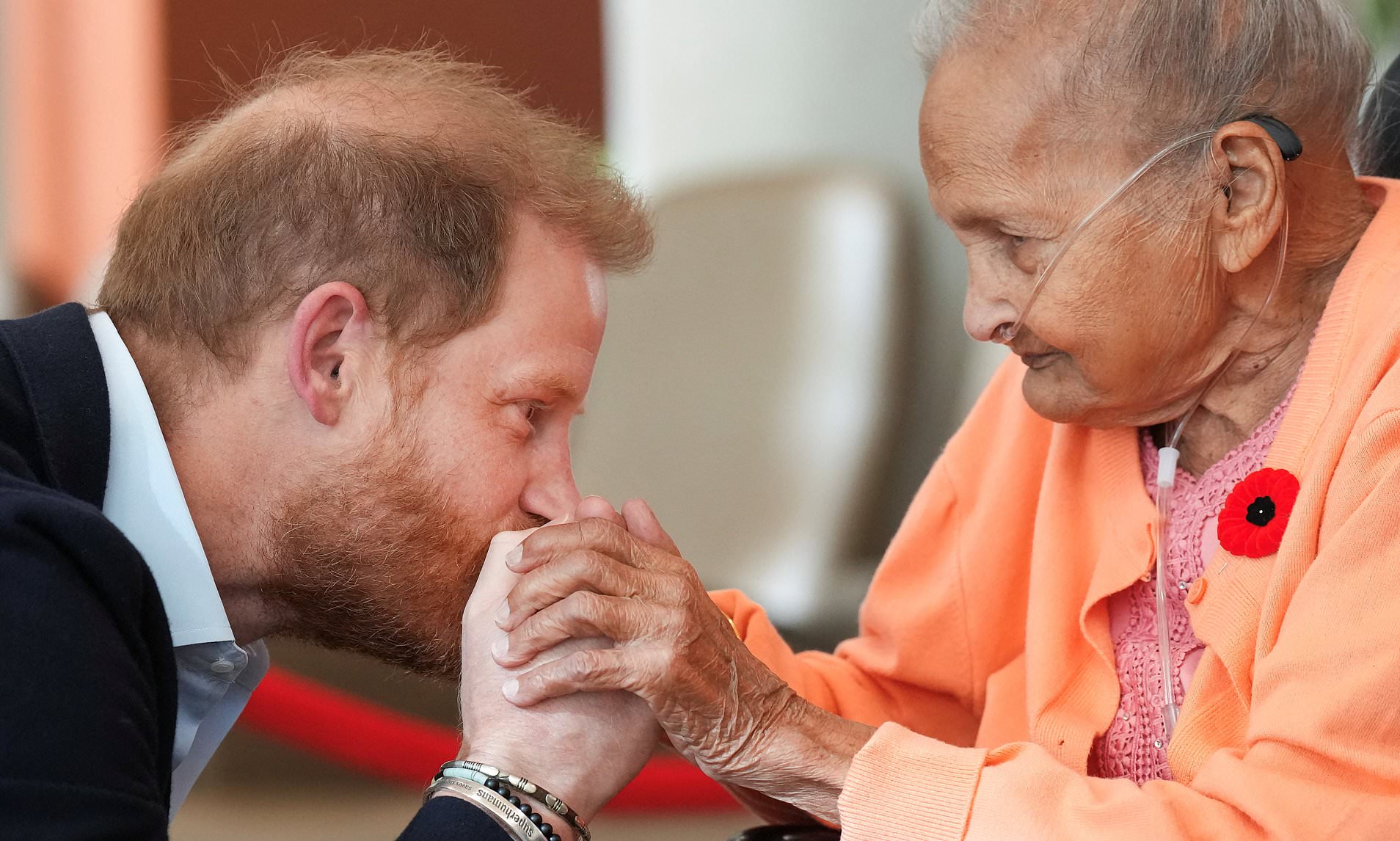 Touching scenes as Prince Harry meets some of Canada's oldest veterans ...