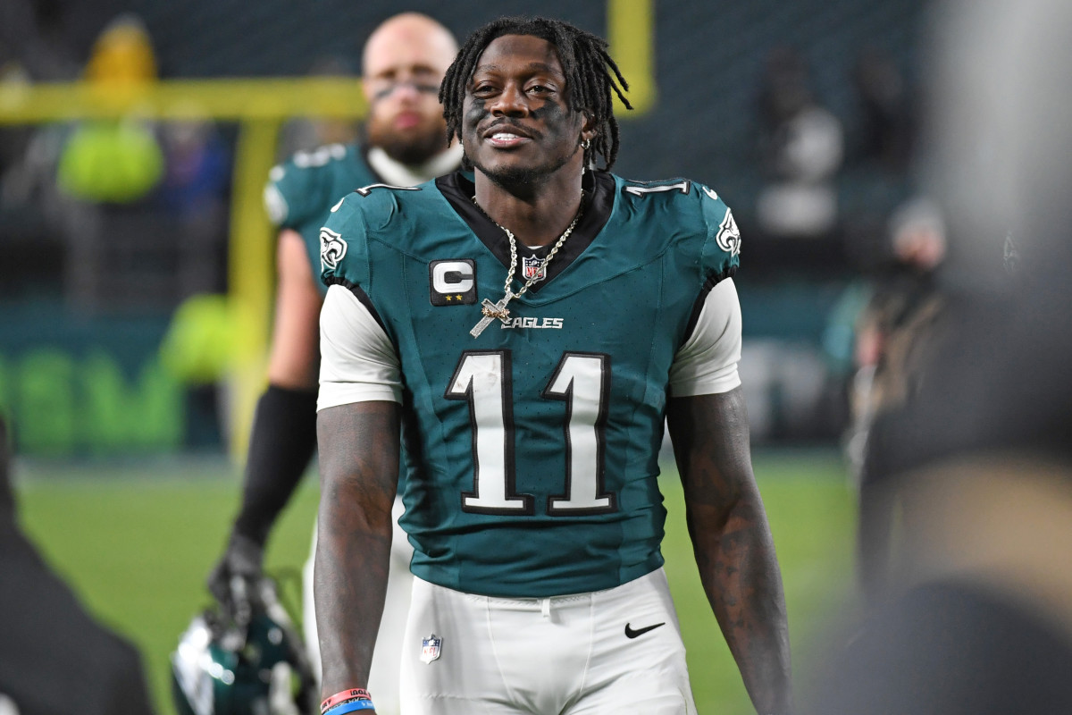 Eagles coach Nick Sirianni speaks out after AJ Brown incident