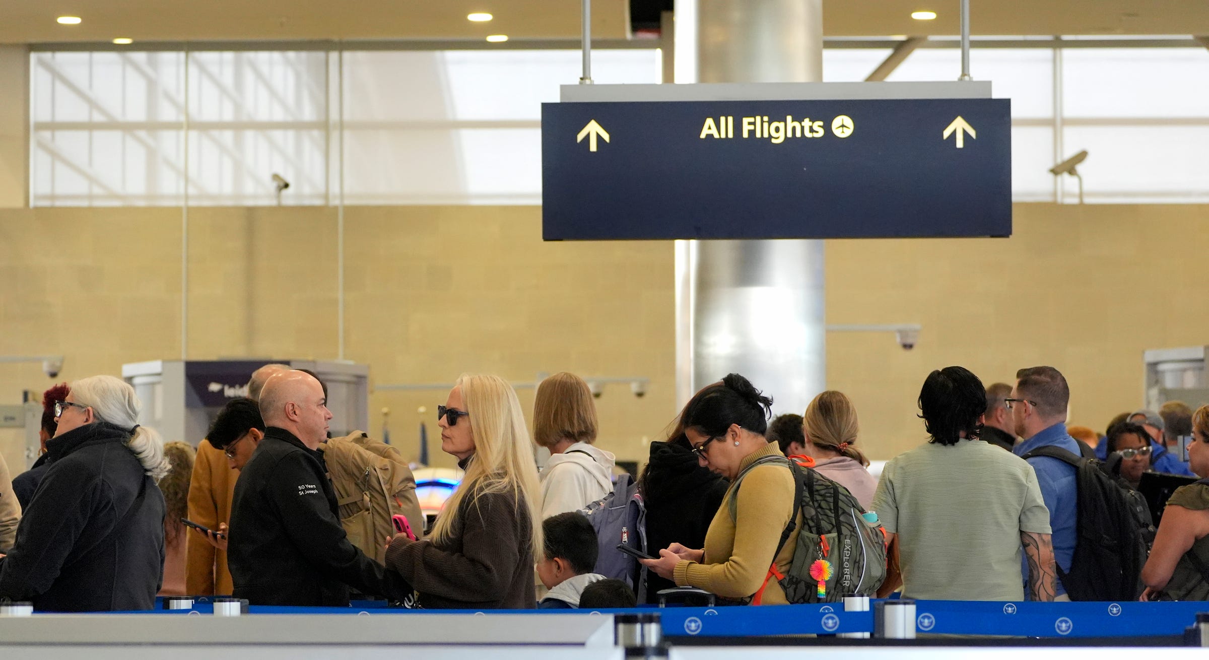 What travelers should do as FAA mandate to cancel flights hits Detroit ...