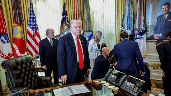 Is Trump sick? Video shows POTUS 'asleep' in Oval Office, sparking ...