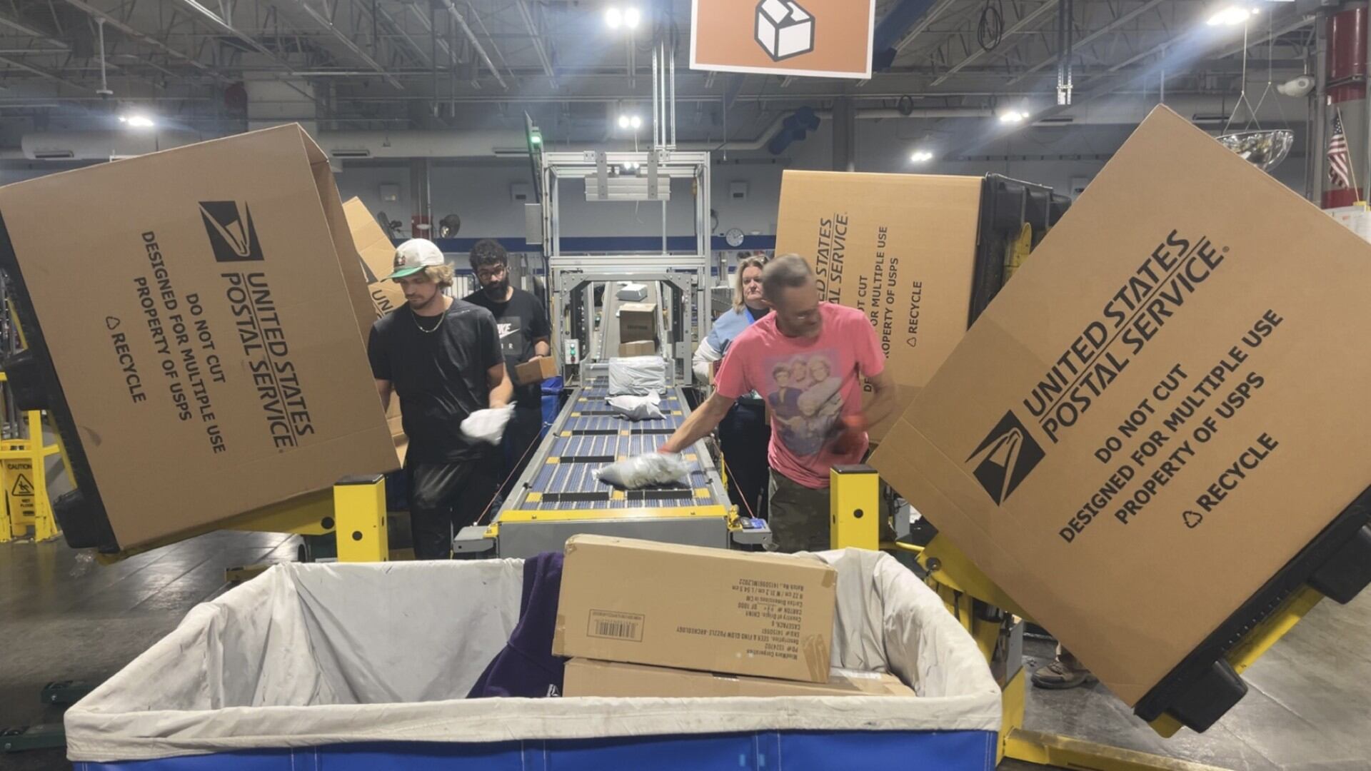 USPS gives behind-the-scenes look at holiday shipping