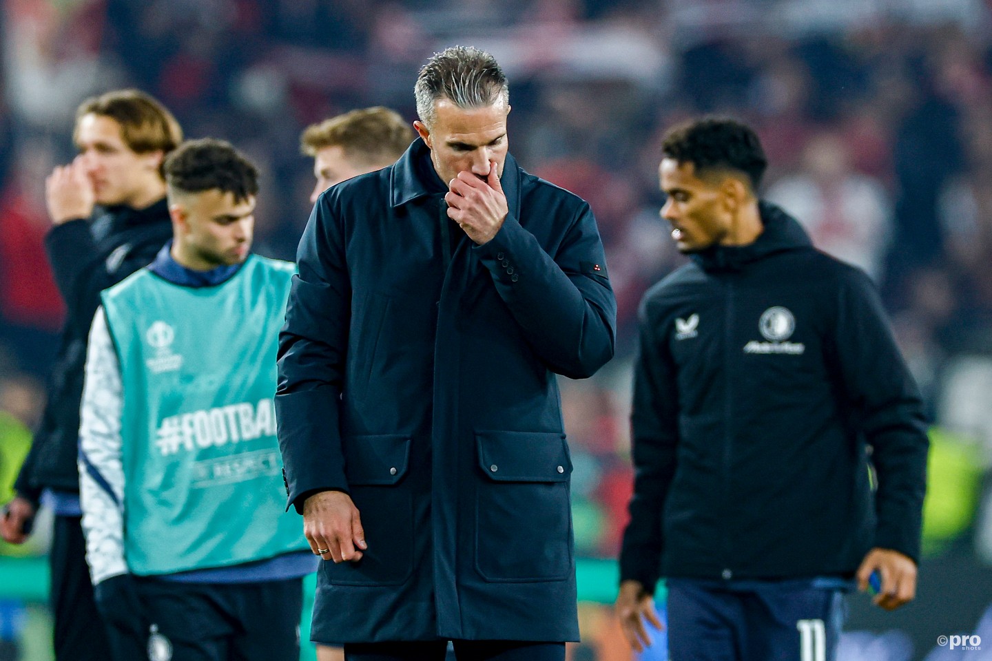 'Ontslag van Persie niet aanstaande bij Feyenoord, het is niet aan de orde'