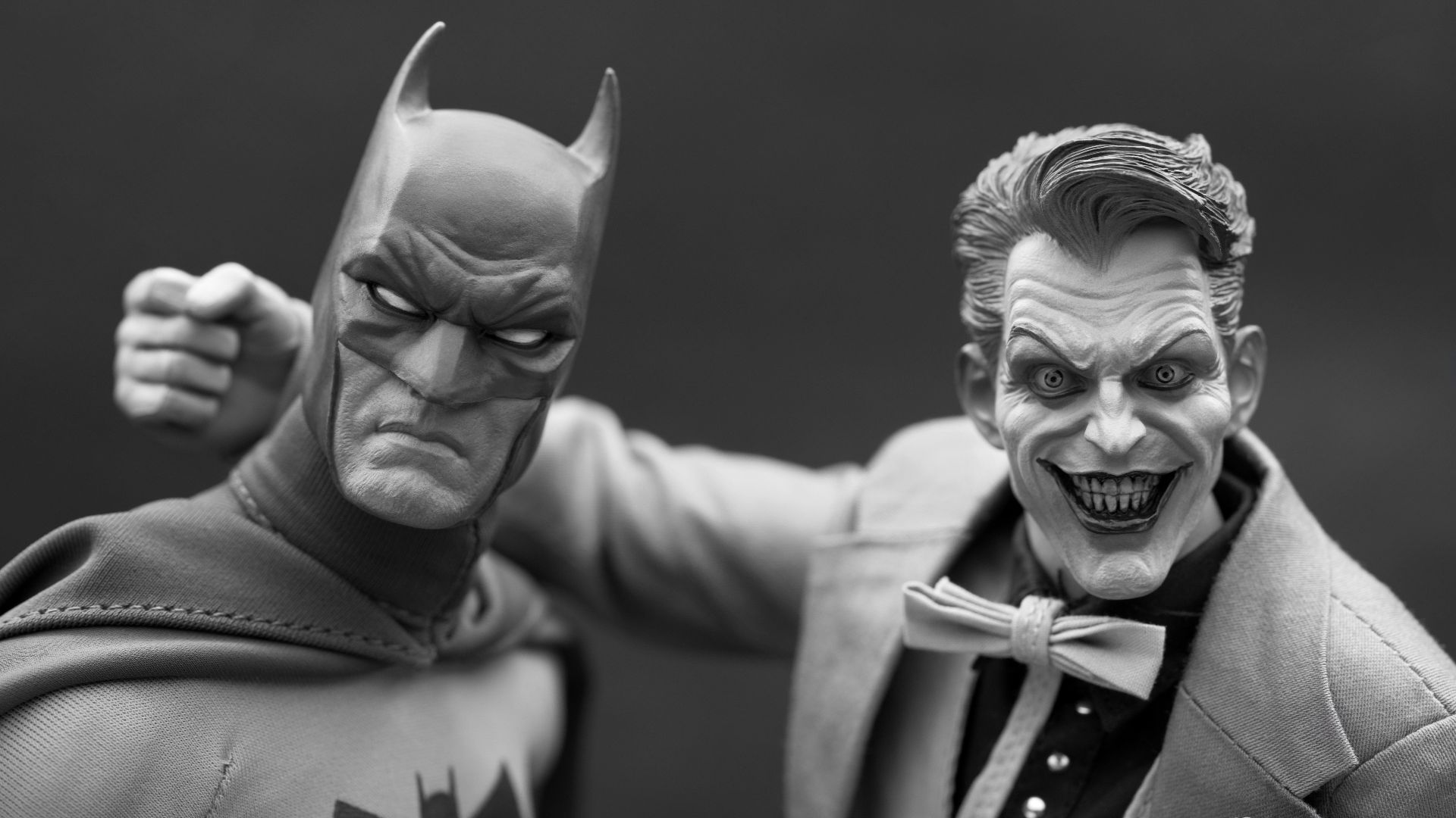 10 Times the Joker Outsmarted Batman & 10 Times Batman Took the Upper Hand