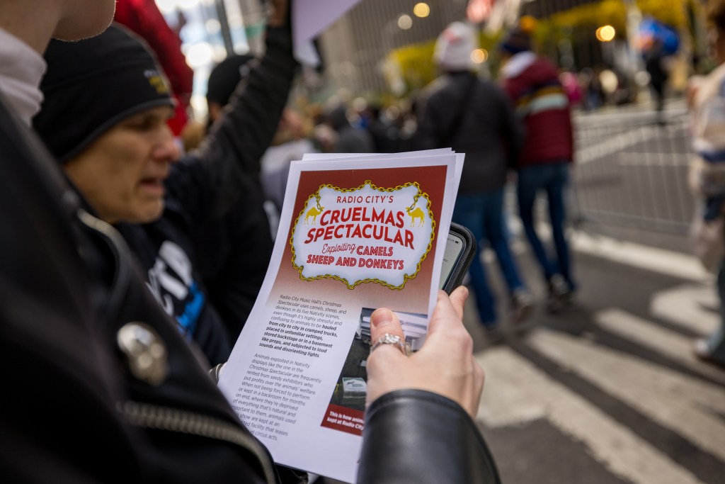 Alec Baldwin bashes Radio City’s live-animal Nativity scenes in new ...