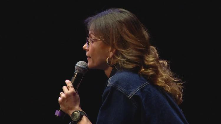 Through bilingual jokes, Latina comedian makes humor more inclusive ...