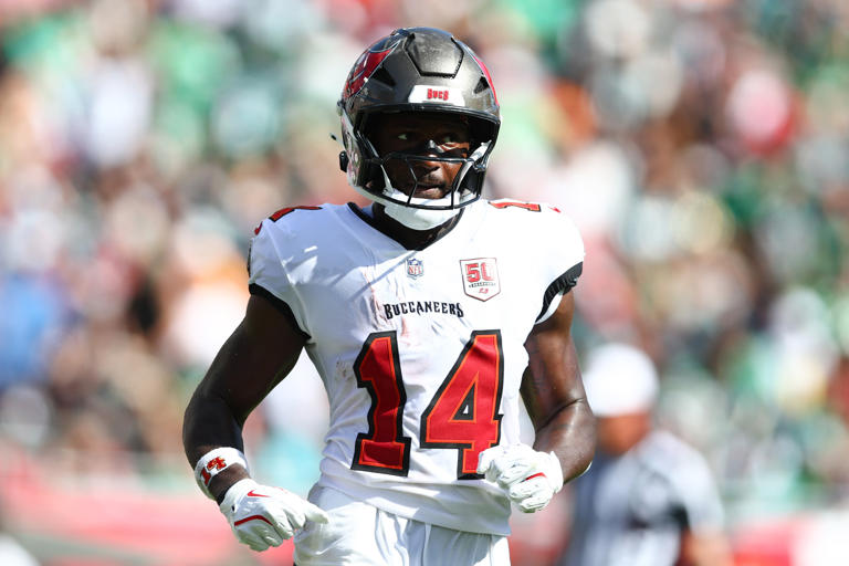 Concerns grow for Buccaneers’ Chris Godwin after troubling injury update